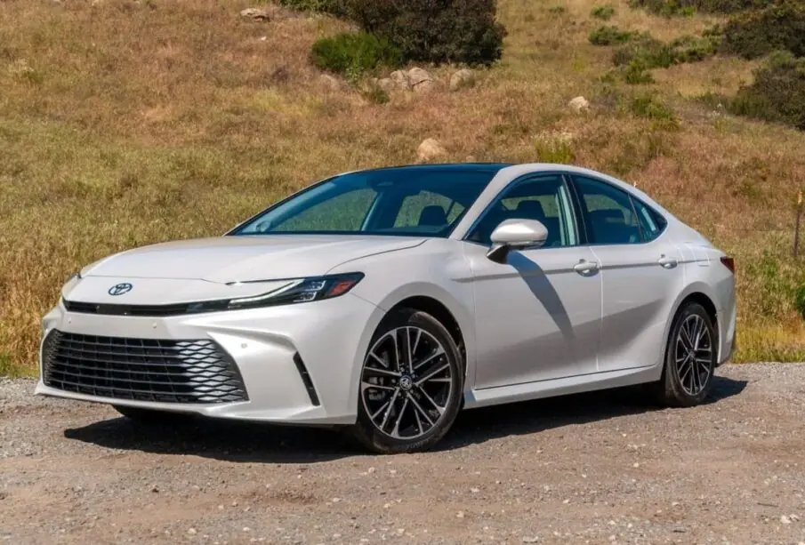 Apa Saja yang Baru di New Toyota Camry Hybrid 2025? – Update Otomotif