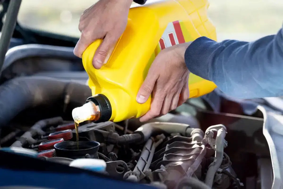 Berapa Kilometer Ideal Ganti Oli Mobil Matic? Ini Penjelasannya ...