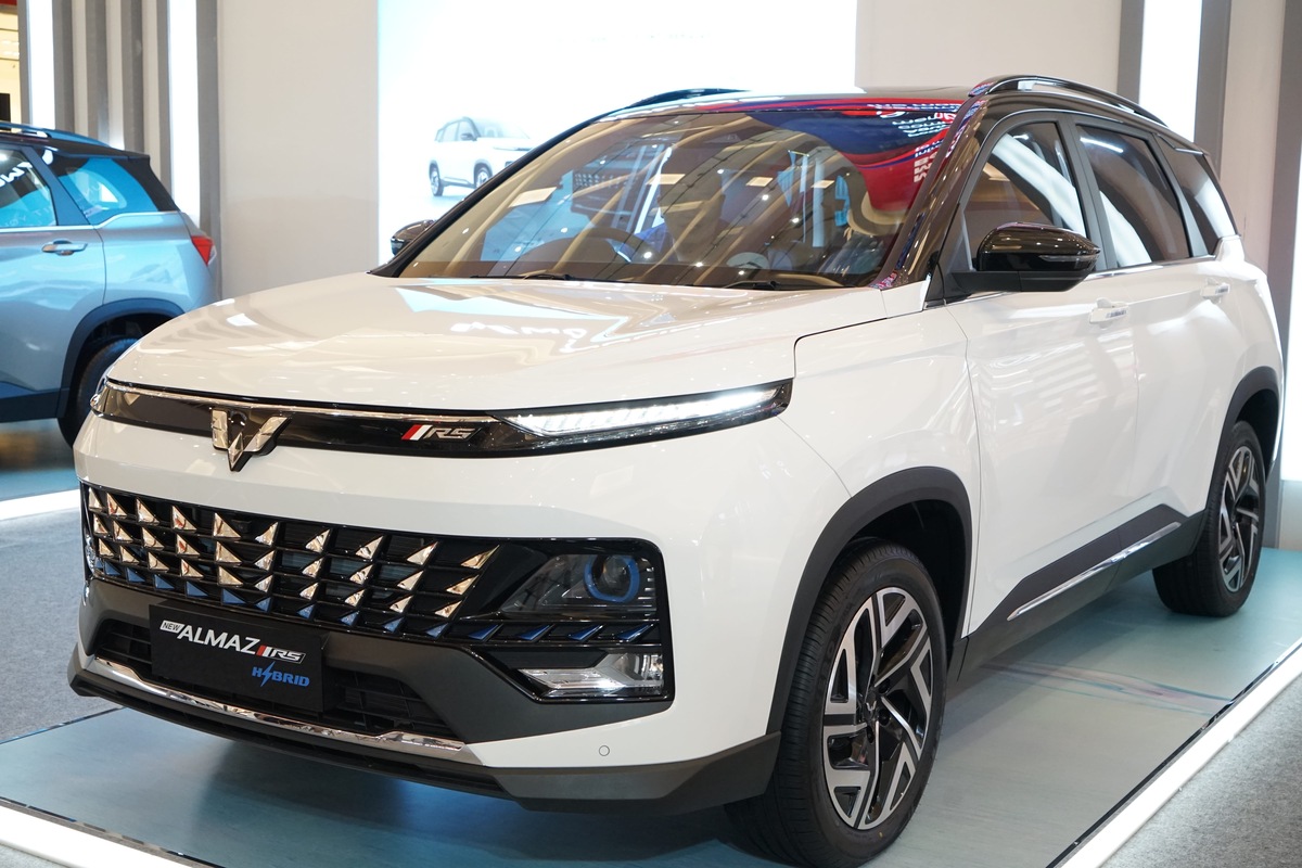 Spesifikasi Lengkap Wuling Almaz RS 2025 Hybrid: Fitur Safety, dan Mewah – UpdateOtomotif.com