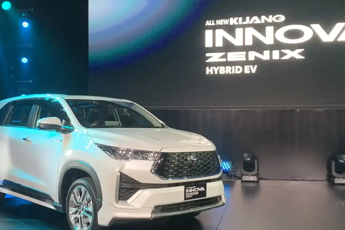 Kijang Innova Zenix HEV, Juara MPV Hybrid 2025 – Berita Otomotif Terupdate